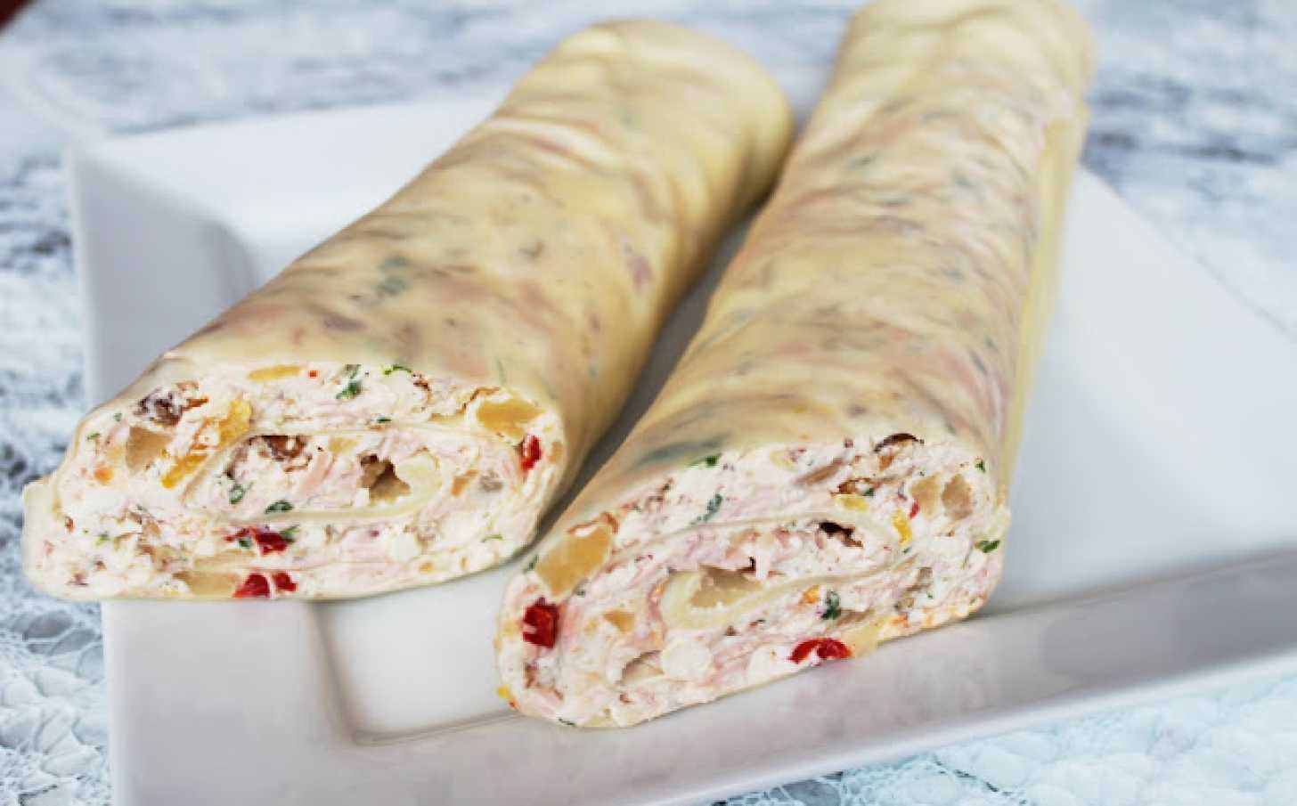 Bohatá vegetarian syrová roláda s kúskami vlašských orieškov a ...